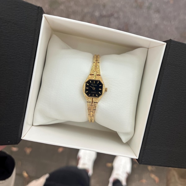 Vintage Le Chat Gold Tone Watch: Ladies Gemstone Wristwatch - Etsy