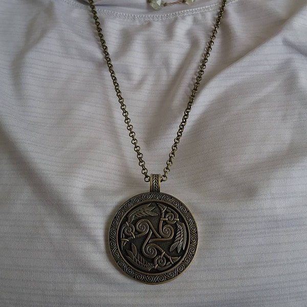 Celtic Morrigan Goddess Three Ravens Morrighan Triskelion Triskele ...