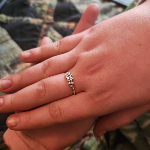 Sterling Silver Holly Ring, Leaf and Berry, Stacking, Winter Jewelry - Etsy