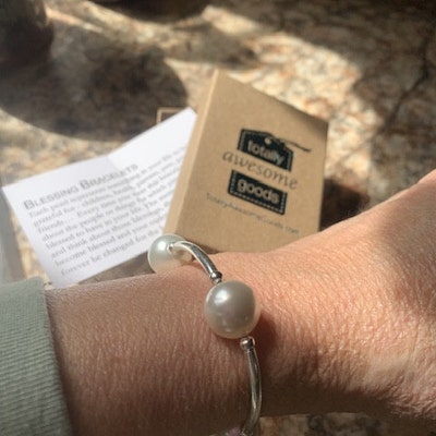 White Crystal Pearl Bracelet Be Grateful - Etsy