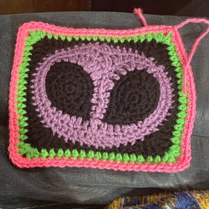 Alien Head Granny Square - Etsy