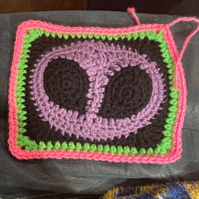 Alien Head Granny Square - Etsy