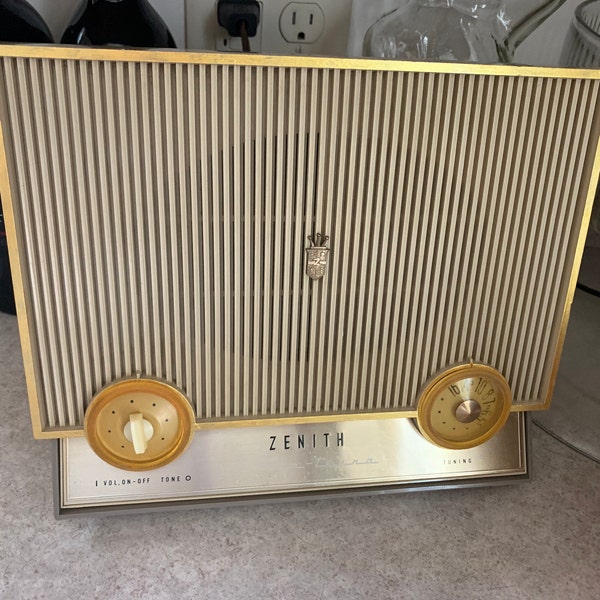 Iconic Zenith Transoceanic L600 7 Band Broadcast and SW Radio ...