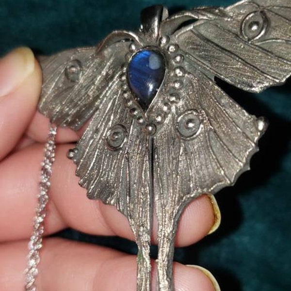 Luna Moth Pendat, Designe Pendat With Labradorite - Etsy