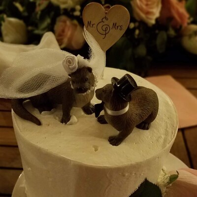 River Otter Wedding Cake Topper, Bride-groom-animal-wooden Raft-water ...