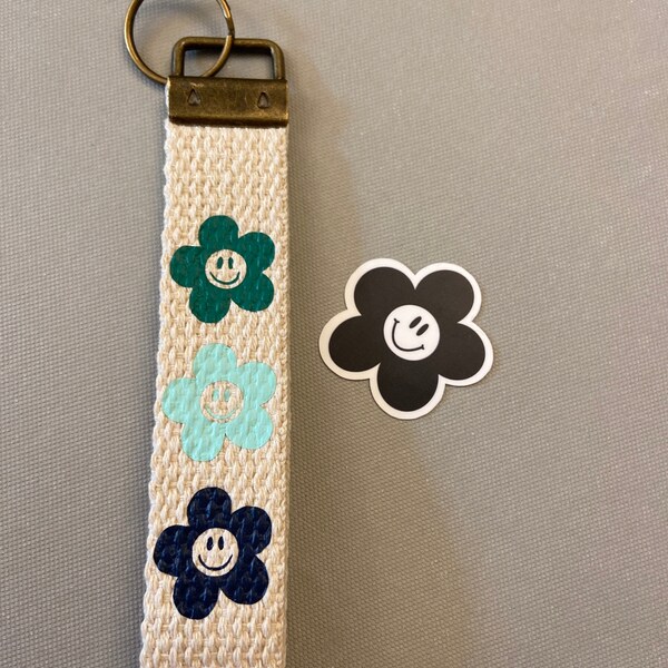 Retro Flower Smiley Face Keychain Wristlet / Key Fob/ Smiley Face Daisy ...