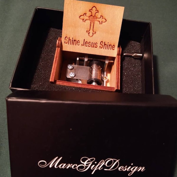 Cute Tiny Hand-cranked Wooden Music Box | Custom Engraving | Selection ...