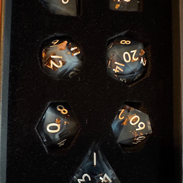 Fireheart Single D20 - Fire Dice, Handmade Resin Sharp Edge Dnd Dice ...