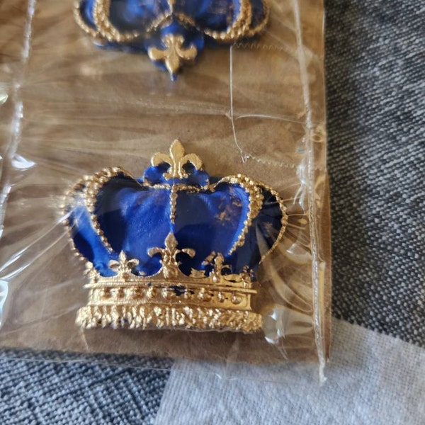 Royal Crown With Golden Touchroyal Crown Made Fondant for Cupcakes ...