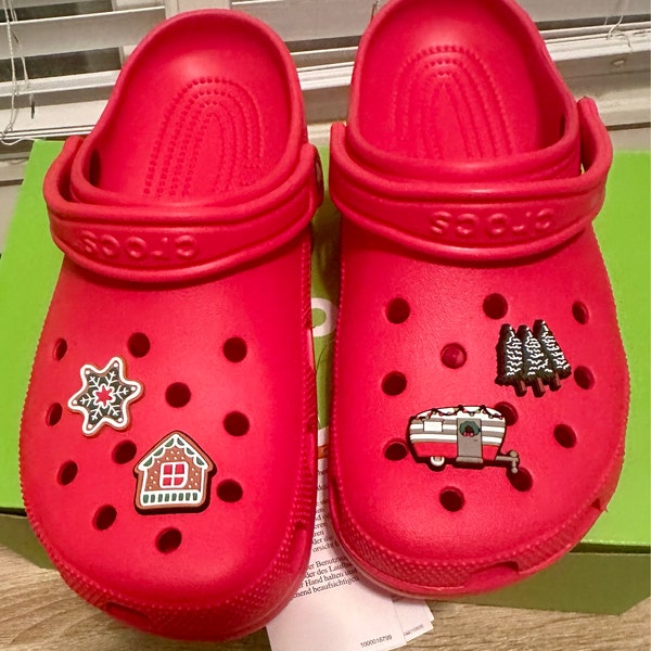 New Christmas Themed Shoe Charms for Your Crocs, Red and Green Holiday ...