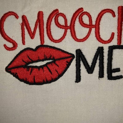 Smooch Me Machine Embroidery Design 4x4 & 5x7 Hoop - Etsy