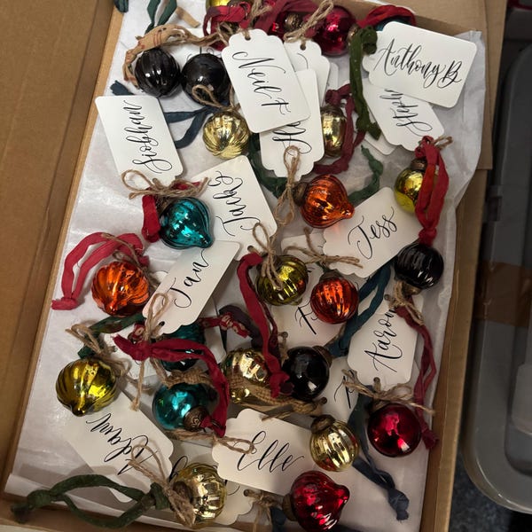 Set of 20 Calligraphy Name Tags - Simple Black and White Personalised ...