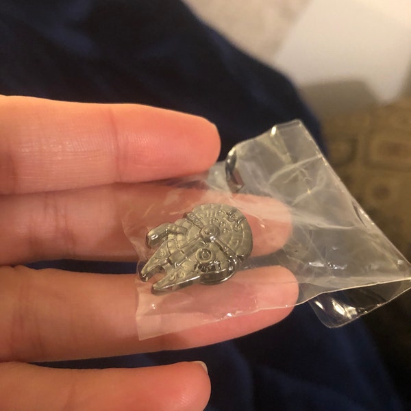 Small Silver Star Wars Millennium Falcon Lapel Pin Hans Solo Star Wars ...