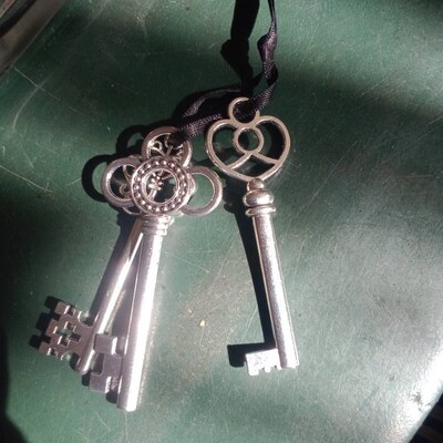 Hecate Silver 3 Key Set Goddess Hekate Maiden Mother Crone Evil ...