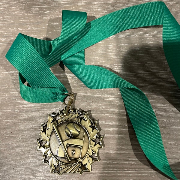SPELLING BEE Medallion With Ribbon and Free Engraving - Etsy