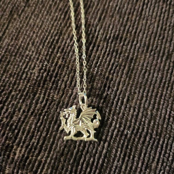 Gold Daffodil Pendant Necklace on Curb Chain | Welsh Cymru Jewellery ...