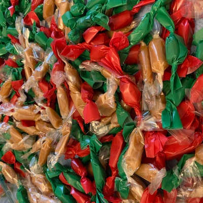 Holly & Berry Caramel Wrappers, 4 X 5, Package of 100 - Etsy