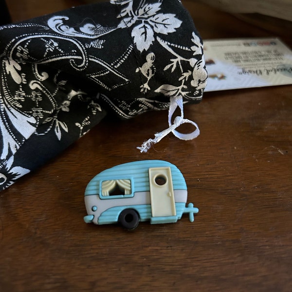 Camper Buttons by Dress It up // Travel Embellishments From Jesse James ...