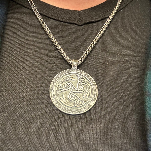 Celtic Morrigan Goddess Three Ravens Morrighan Triskelion Triskele ...
