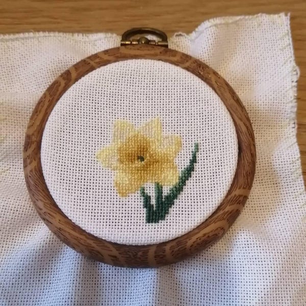 Simple Daffodil Cross Stitch Pattern Flower, Instant Download Cross ...