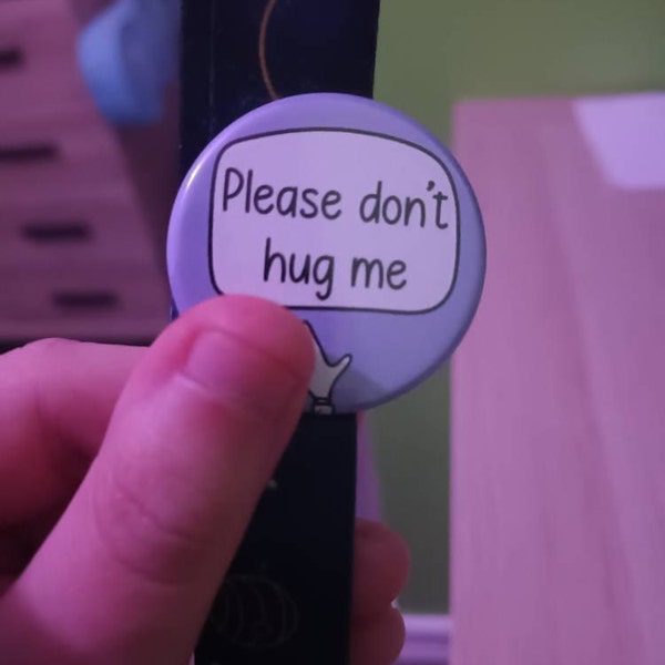 Please Don't Hug Me Badge Pin | Respect Boundaries - I Don’t Hug - Don ...