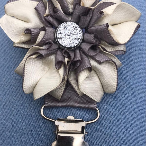 Dog Show Ring Clip Exhibitor Number Holder, Sparkly Bow Design With Pin ...