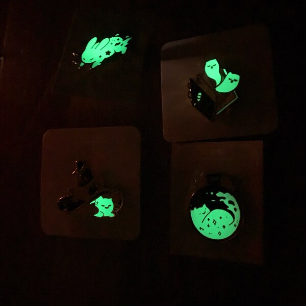 Witchy Ghost Cat (black) - Glow in the Dark Enamel Pin - Etsy