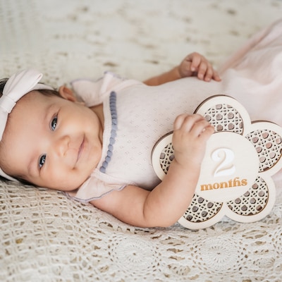 Wooden Daisy Flower Milestone Cards Custom Name Milestone - Etsy