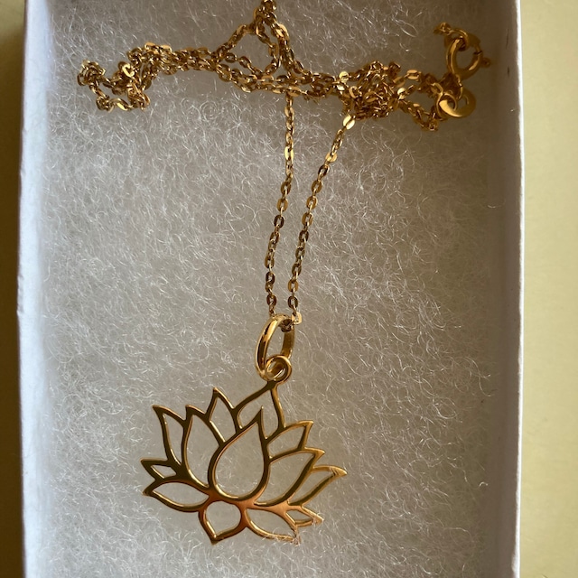 18ct Gold Over Sterling Silver Lotus Flower Pendant Necklace 18ct Gold Over Sterling Silver Lotus Flower Pendant Necklace