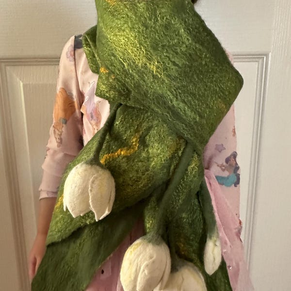 Green Felted Flower Scarf Lariat With White Tulips Textile Necklace ...