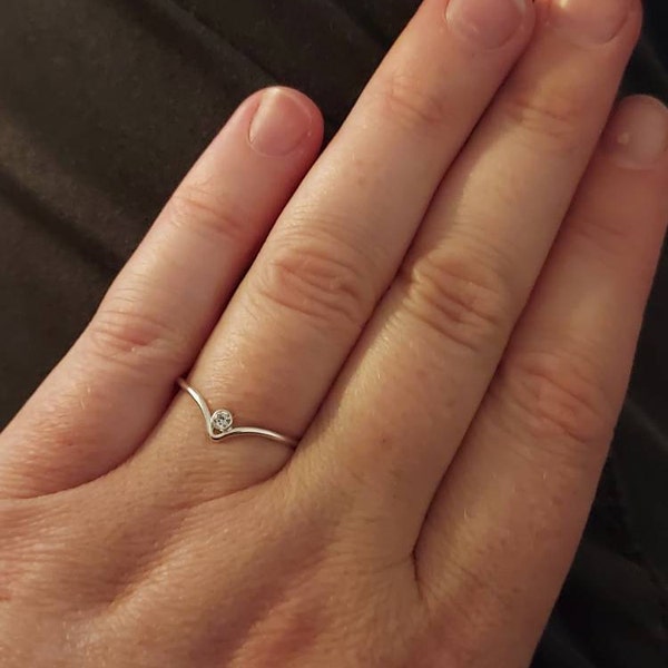 Chevron Solitaire Stacking Ring - 14k Gold Filled V Shaped Ring ...