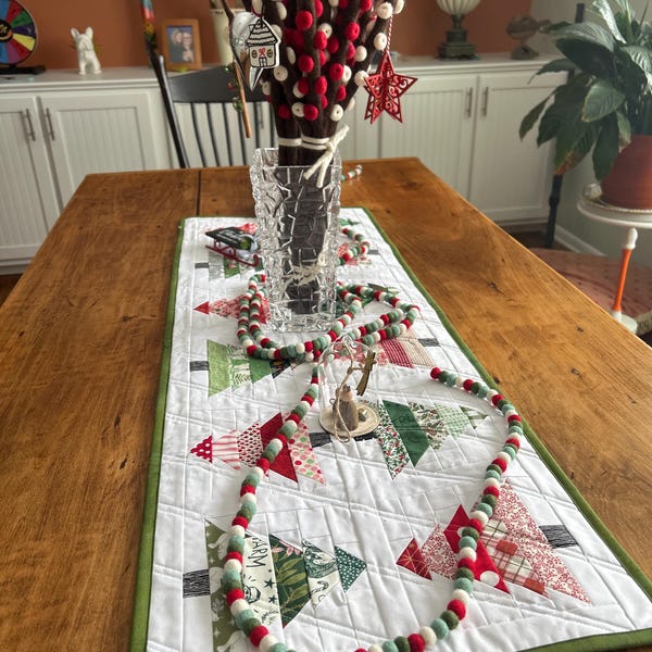 Christmas Table Topper/ Holiday Table Topper/ Quilted Table Topper - Etsy