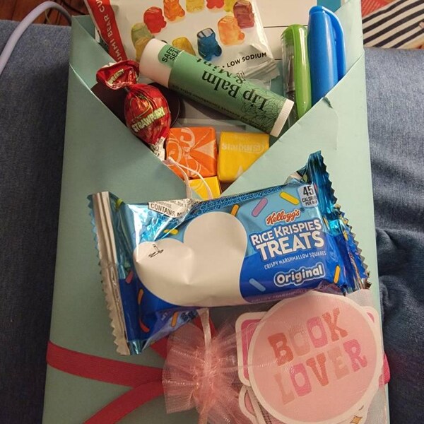 Blind Date With a Book Box: Personalized Bookworm Gift Set - Etsy