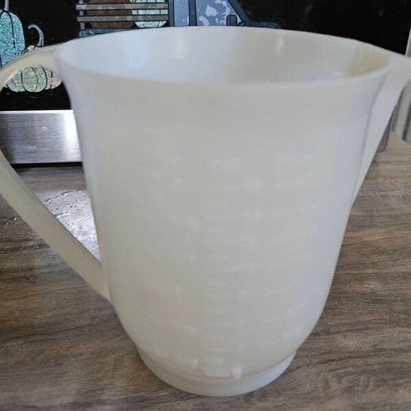 1970s Tupperware 4 Cup Measuring Cup Pitcher - Retro Mix N Stor Pitcher ...