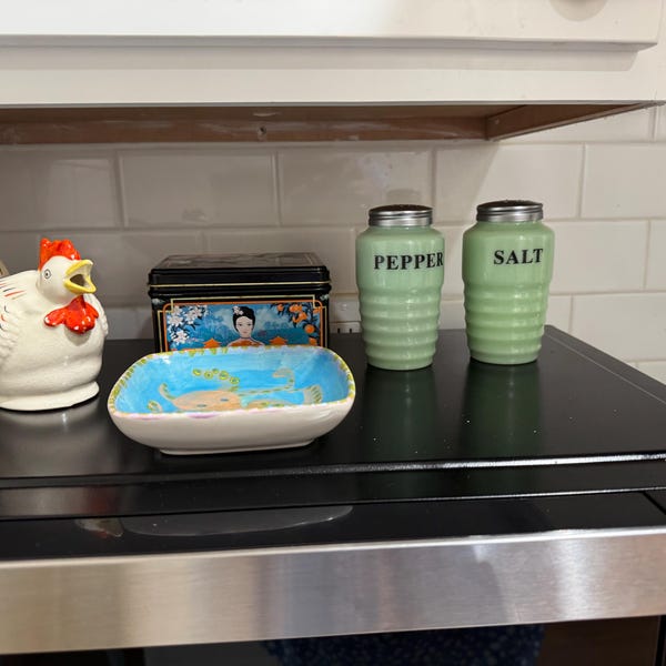 Jadeite Green Glass Salt & Pepper Shaker Set, LRG - Depression Style ...