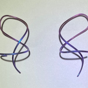 Small NIOBIUM EARRINGS Coil Spiral Twist Corkscrew Grey Modern Minimal ...