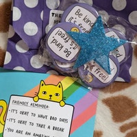 Be Kind It's Free Pin Badge | Inspirational Gift - Friendship Gifts ...