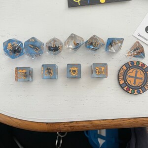 Pirates Plunder Exclusive 11 Dice Set Anne Bonny & Blackbeard Pirate ...