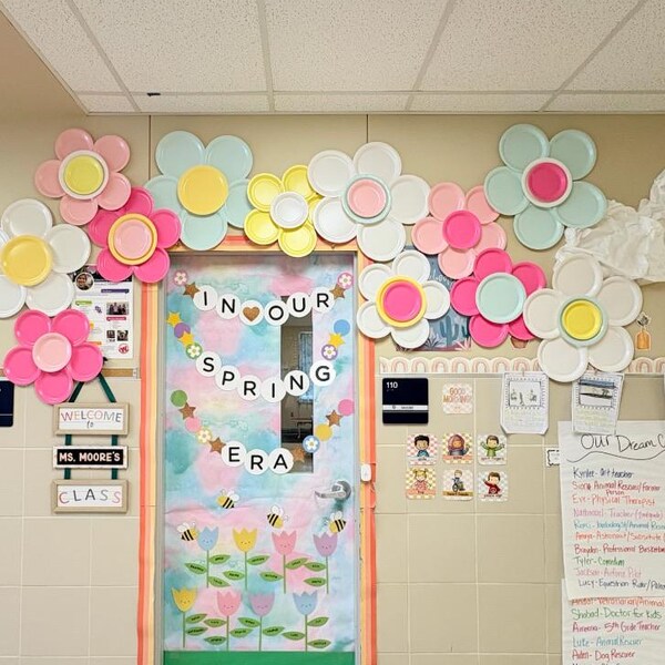 In Our Merry Era Friendship Bracelet Bulletin Board Kit, Christmas Era ...