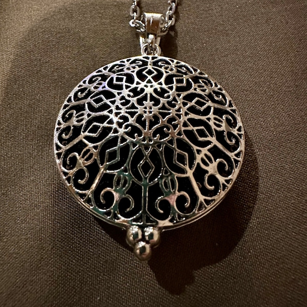 Gothic Perfume Locket - 5 Felt Pads Included - Scent Locket - Diffuser ...