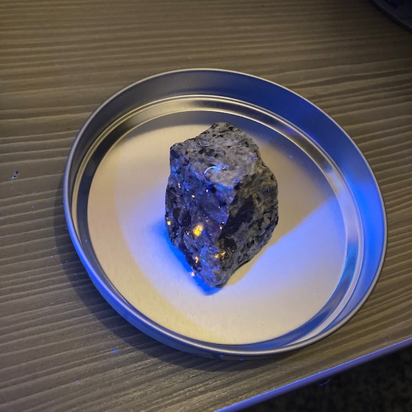 Yooperlite Rough Stone - Natural UV Fluorescent Sodalite Crystals ...