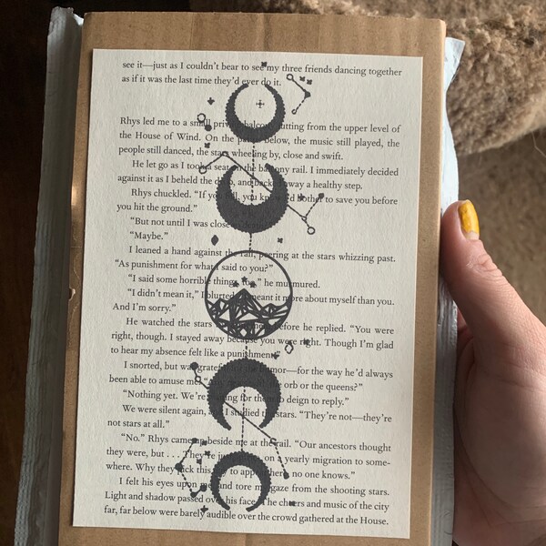ACOTAR/ACOMAF/ACOWAR Feyre Back Tattoo Moon Phases Book Page Art Print ...
