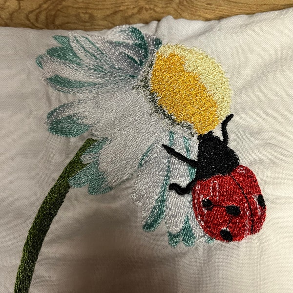 Ladybug and Daisy Machine Embroidery Pattern, Floral Bug Embroidery ...