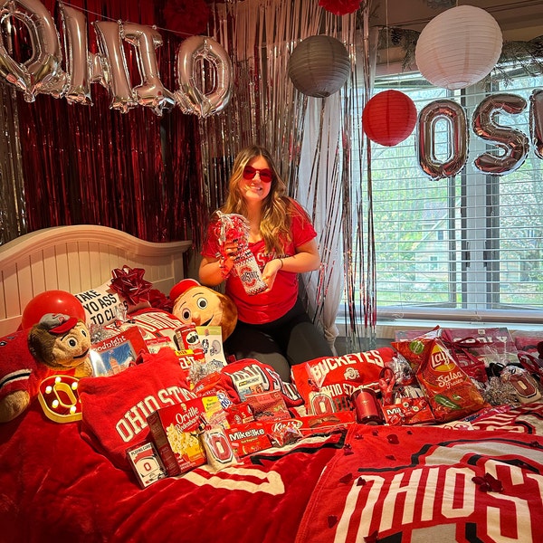 Custom/personalized Bedazzled Bottles. Bed Parties/ Dorm Decor ONE LOGO ...