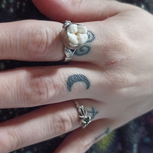 Snaggle Tooth Necklace - Etsy