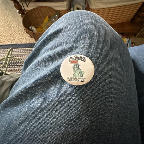 We The People Serve No Kings Anti Trump Pin Buttons in 3 Größen, Pro ...