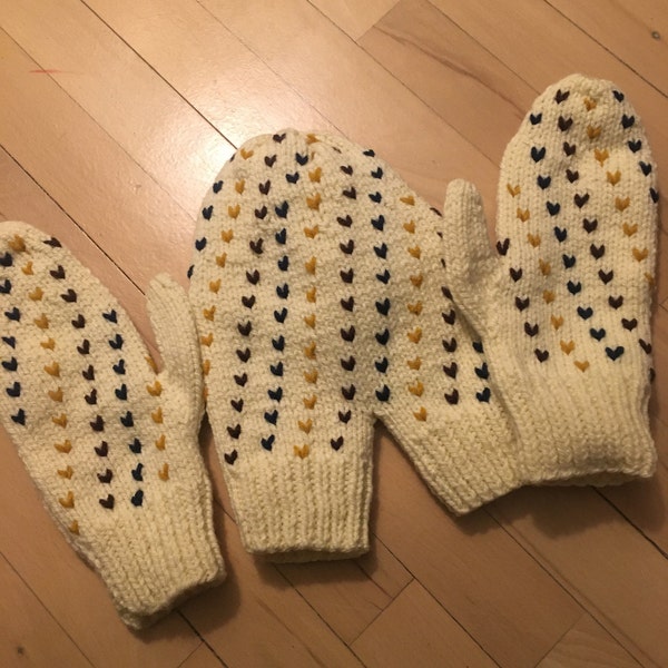 Couple Mittens in Wool Knitted With LOVE Pattern in Cream,hand Holding ...