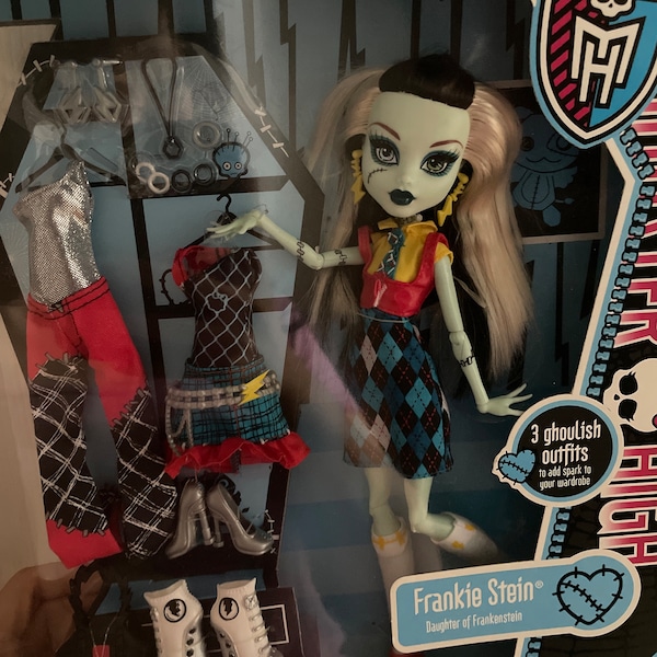 Werewolf Sisters, Clawdeen and Howleen. - Etsy