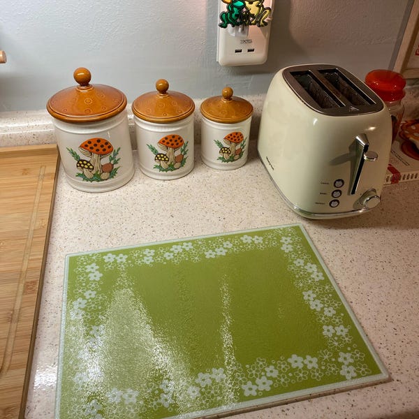 Vintage Pyrex Spring Blossom Green / Crazy Daisy Pattern Influenced ...