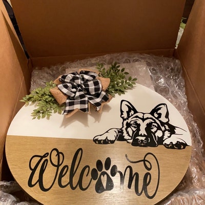 German Shepard Laying 18 Inch Door Hanger Welcome Sign, Dog Welcome ...